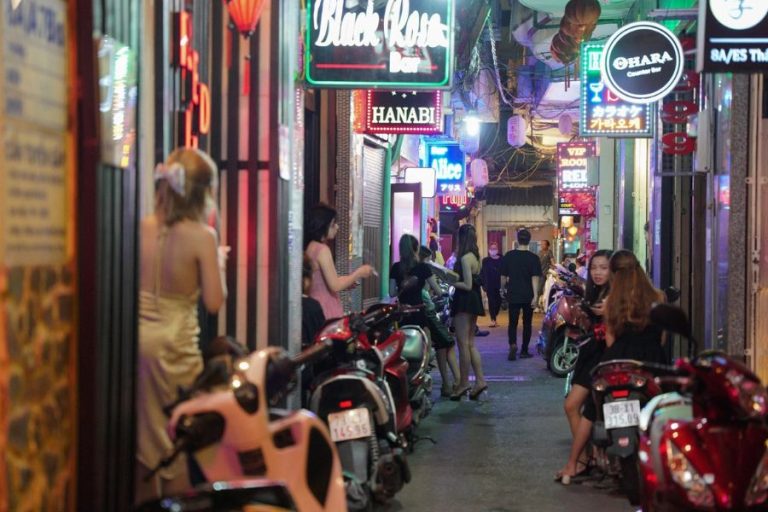 Ho Chi Minh Red Light District - Ho Chi Minh Nightlife - Saigon Locals ...